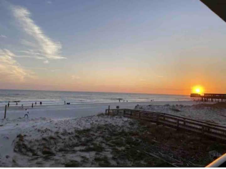 Beachfront Condo With Amazing View! - Gulf Shores, AL