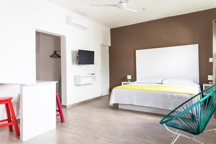 2nd Floor Studio, King Bed, Kitchen, Roof, Fiber - Playa del Carmen