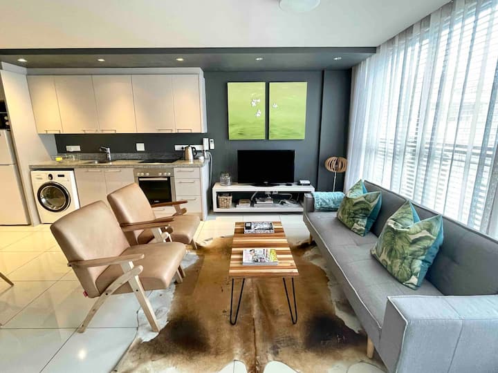 Designer Flat In Greenpoint Close To Stadium - Camps Bay
