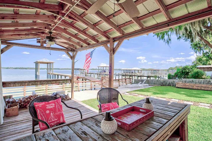 Beautiful 3 Bedroom 2 Bathroom Waterfront Home - Orange Park, FL