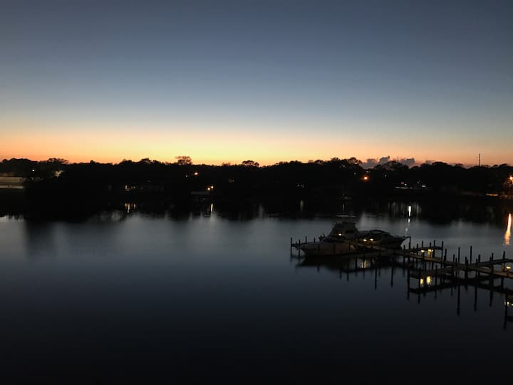 Bayou Getaway Condo Near Nas/downtown - Pensacola, FL