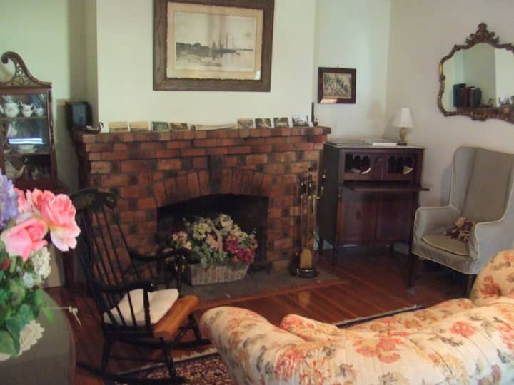 Room Number 4 - Greenport