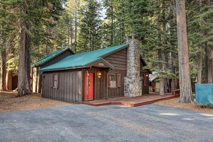 Lazy Bear Bungalow Pet Friendly Family Escape - Truckee, CA