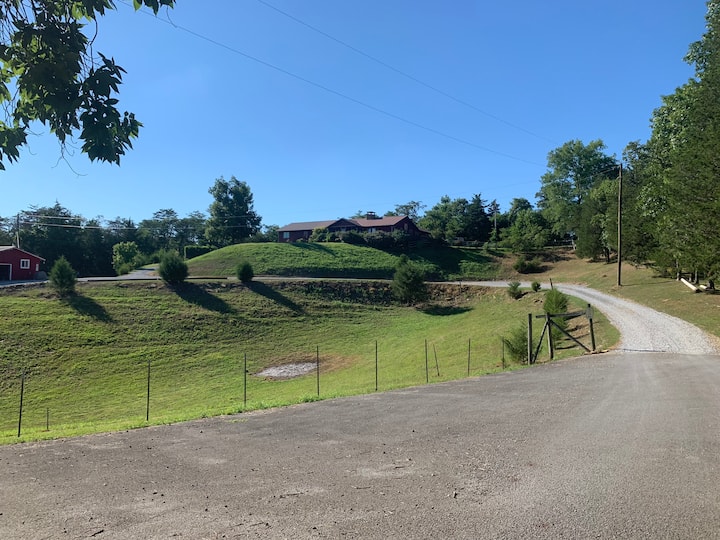 Secluded Guest Suite, Yet Close To Everything! - Sevierville, TN