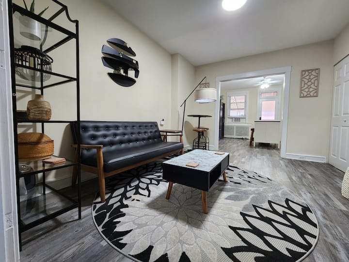 Bright & Cozy Two Bed Johns Hopkins Bayview Home - Essex, MD