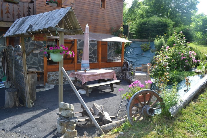 Appartement, Gîte Dans Chalet - La Bourboule