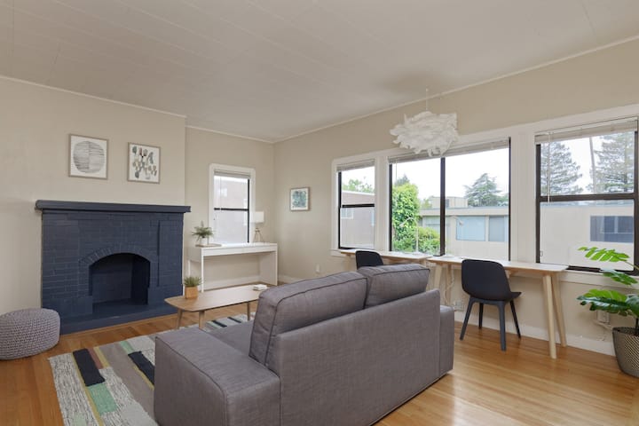 Sunny Northside Apartment - Berkeley