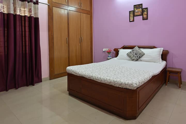 Ac Room Attach Bathtub Bhumi Homestay 24x7 Staff - Bhopal