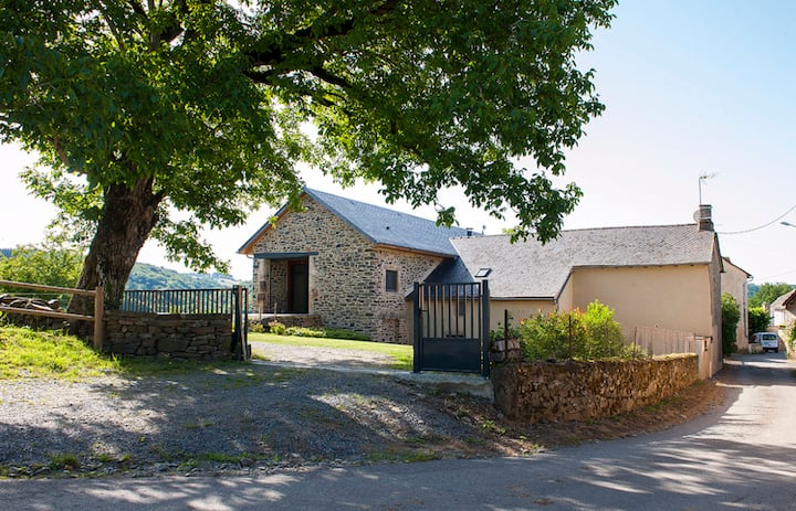 Arvieu : Corps De Ferme Rénové - Aveyron