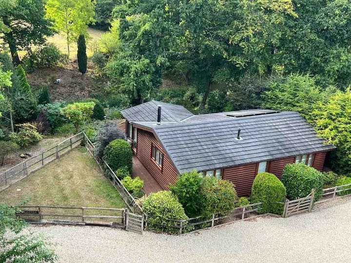 Luxury Log Cabin, Nr Horsham, W. Sussex, & Hot Tub - Horsham