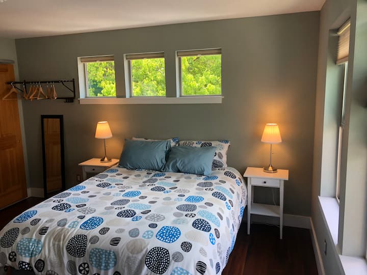 5428 B - Interstate Max Line Monthly - Portland, OR