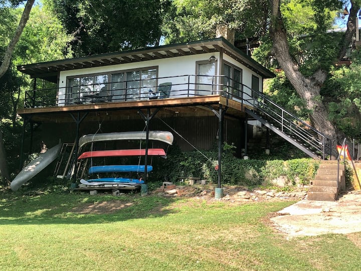 Guadalupe River Treehouse Cabin - Kerrville, TX