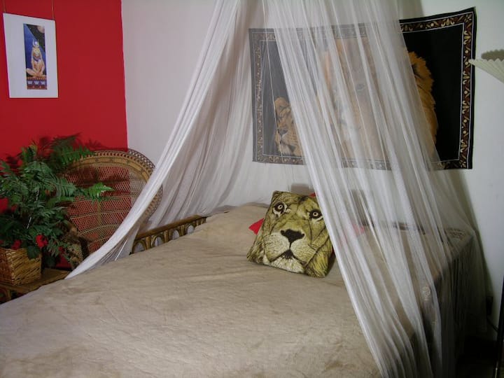 Sekhmet Room - Cloverdale, CA