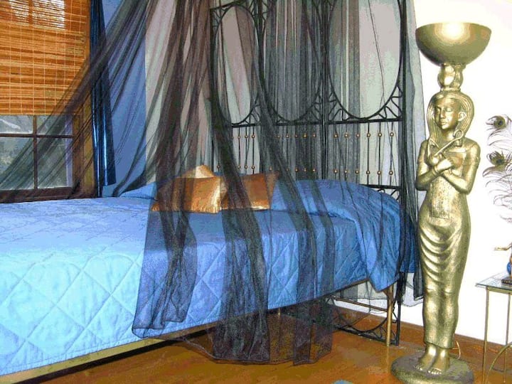 Nepthys Room - Cloverdale, CA