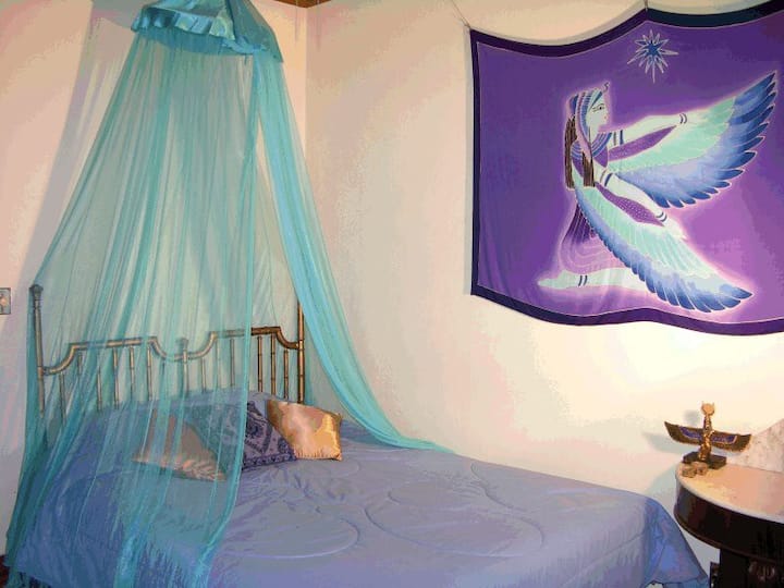 Isis Room - Cloverdale, CA