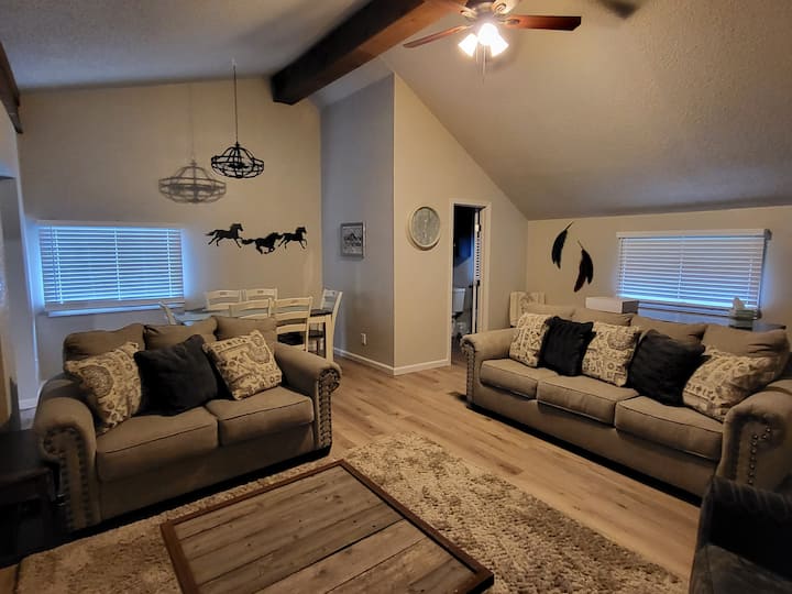 Adorable 2 Br/2 Ba House With Hot Tub Near Midtown - Ruidoso, NM