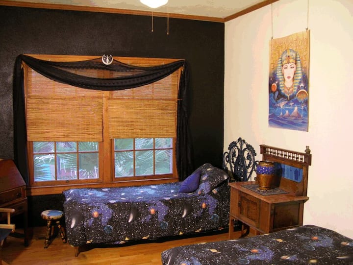 Nuit Room - Cloverdale, CA