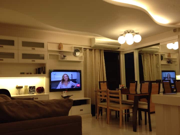 Cozy 3-bedroom Condo W/ 2 Balconies - Taguig