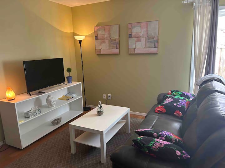 Charming 1-bedroom Suite In A Quiet Neighbourhood - Cowichan Bay