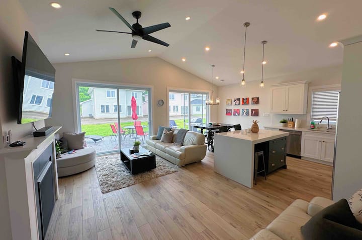 The Port Resort! Luxury-beach-pool-gym-dining-fun! - Port Stanley