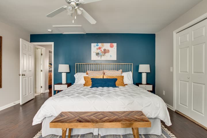 King Bed, Fiber Wi-fi, Office, Longer Stays Ideal - Nashville, TN