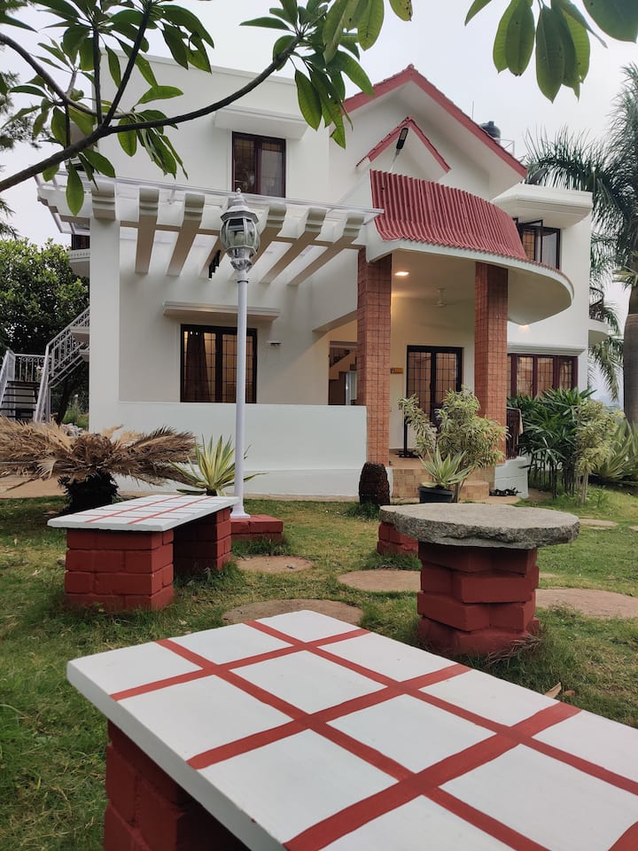Ac English-style Cottage - Yelagiri