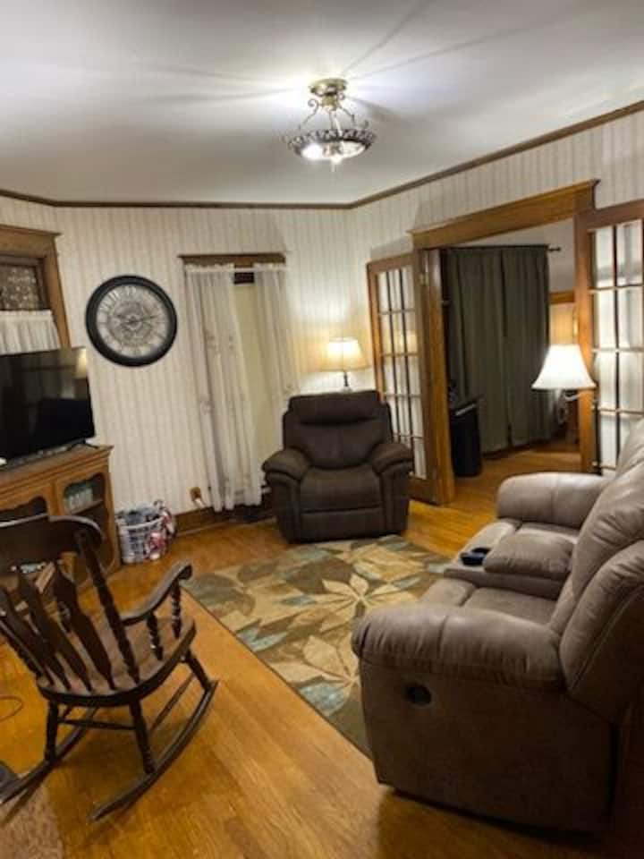 Couple Blocks From Historic Downtown 3bed/2bath - Cherokee, IA