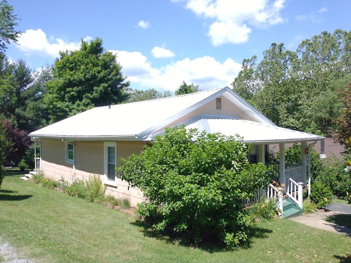 Asheville 2 Cozy Bungalow. Pets Ok!  5 Min To Dwtn - Asheville, NC