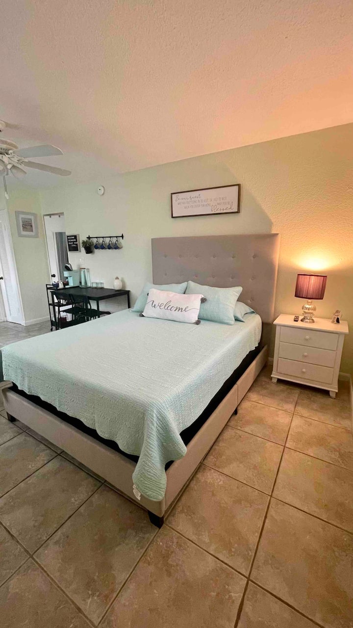 Relaxing Studio With Shared Pool And Spa - Pembroke Pines, FL