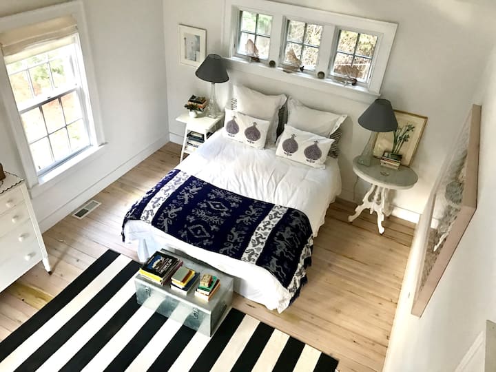 Light Large Bedroom With Private Entrance. - East Hampton, NY