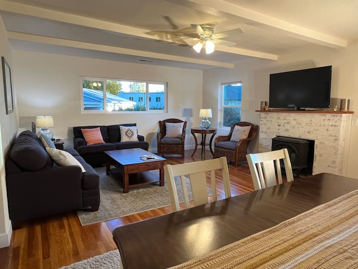 Cute 2 Bed/2 Ba Home (1/2 Mile To Downtown) -
