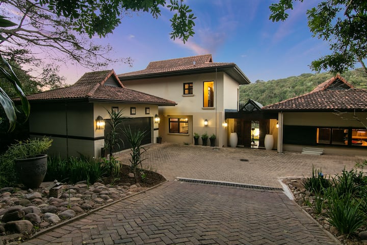 Zimbali - Stunning Sea Facing Home - Dolphin Coast