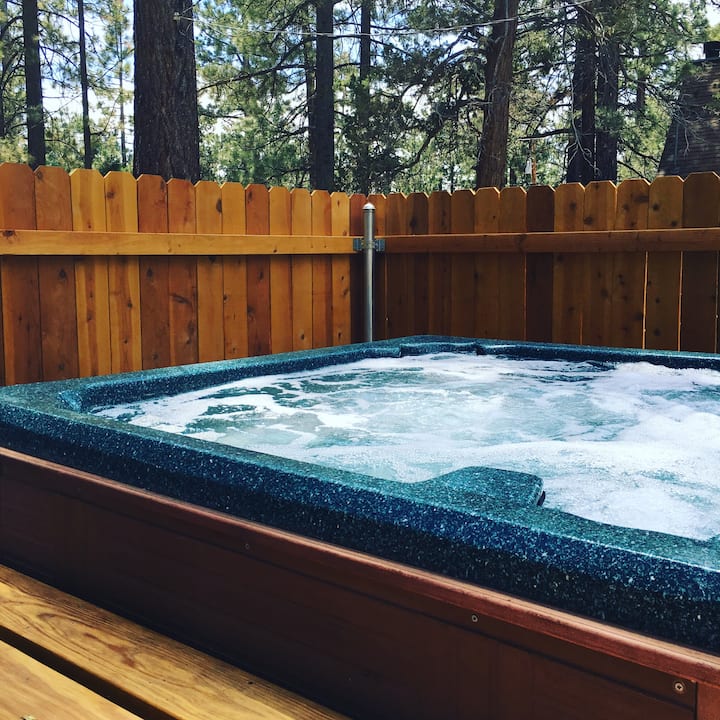 Hot Tub Cabin Near Skiing, Lake & Village - Califórnia