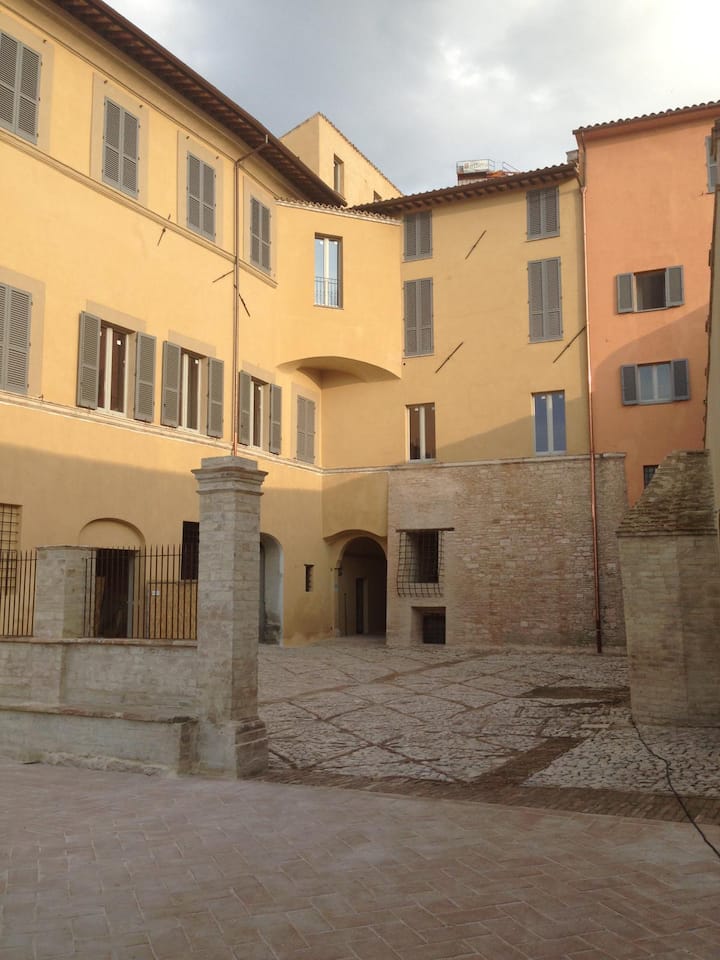 Moderner Komfort In Historischem Palast - Foligno