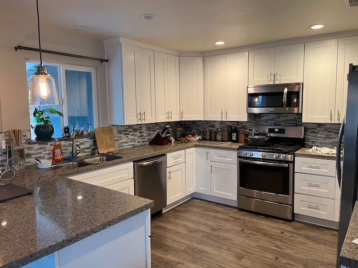 Private Room/bath And Parking - San Diego, CA