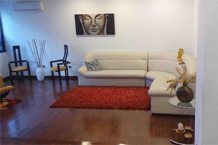 Apartamento Vip Los Palos Grandes
 Full Wifi - 카라카스