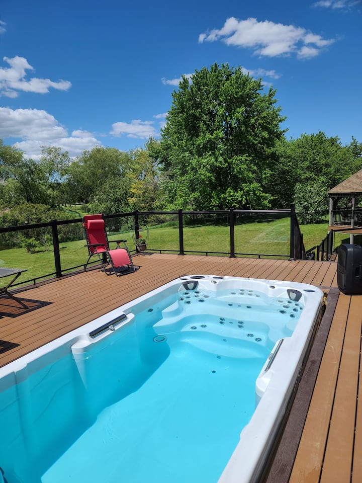 This Luxury Countryside Home Feature Full Privacy - Bradford