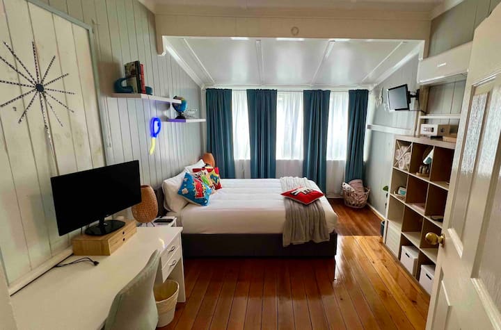 Inner City Large Room With Pool & Free Parking - 솔즈베리