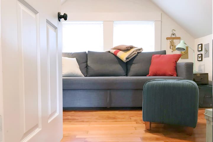 Vintage Loft Just Off Alberta Street! - Portland, OR