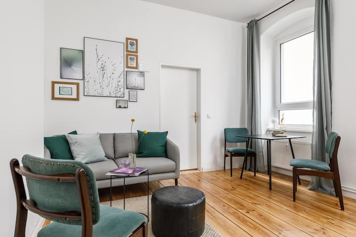 Fresh 2 Room Apartment Close To Rosenthalerplatz - Berlin