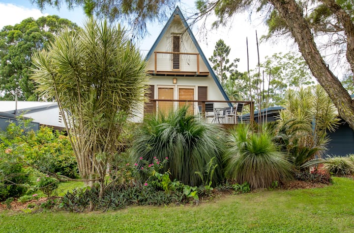 Lake Tinaroo Waterfront Retreat - Yungaburra