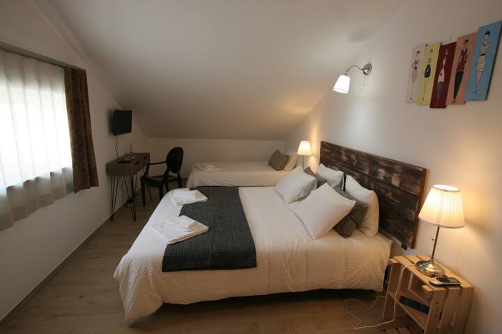 Quarto Triplo Com Vista Lago "Sagrès" - Óbidos