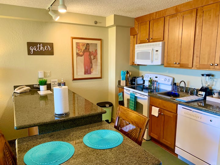 Amazing! Beachfront Aston Ka'anapali Shores Condo - Maui, HI