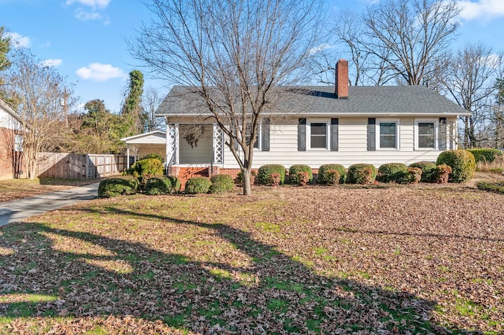 Cozy Cottage In The Heart Of High Point! - High Point, NC