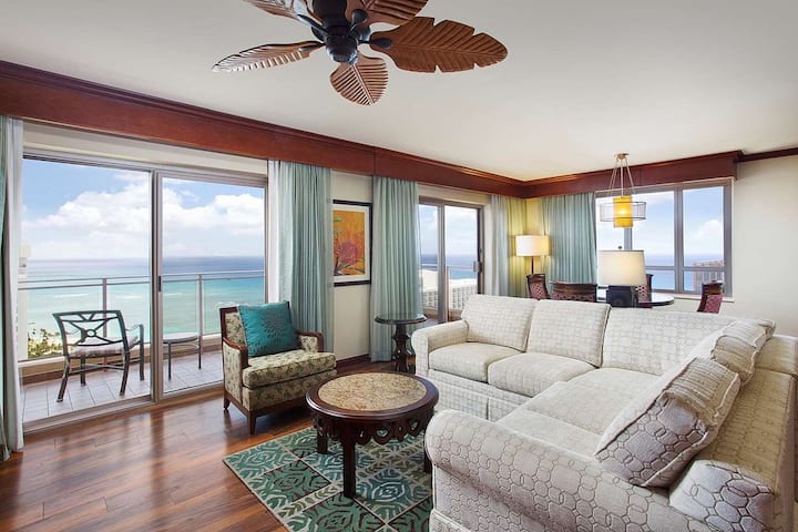 Beachfront 3-bedroom Penthouse Grand Waikikian - Honolulu, HI