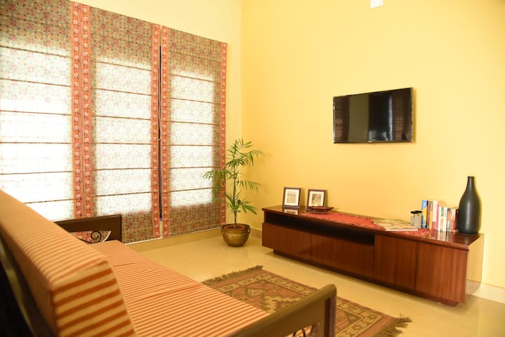 Luxurious Villa With A Lush Green Lawn - Alwar