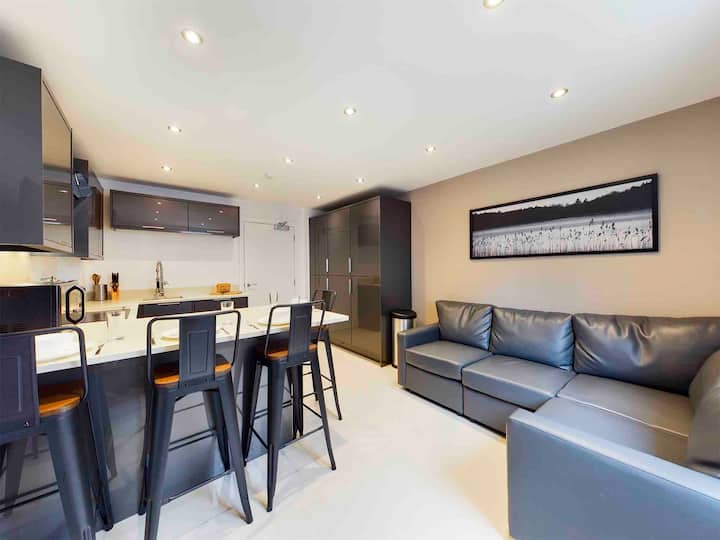 Stunning 4 Ensuite Bed City Flat. Sleeps 8 - Morecambe