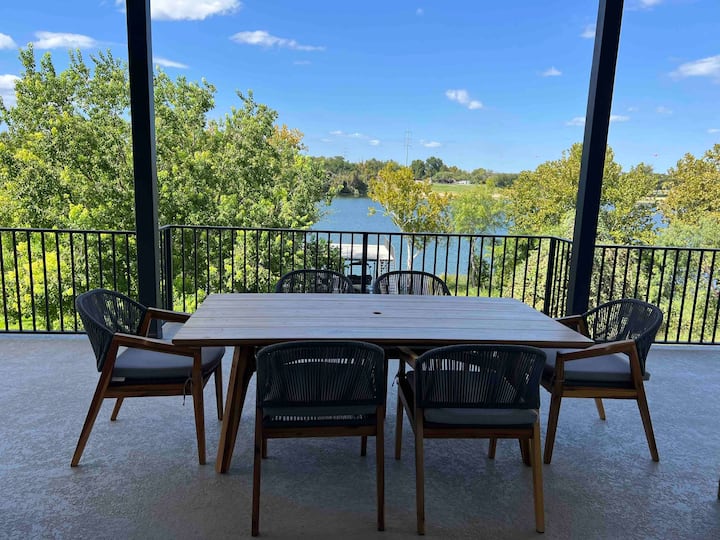 Scenic Modern Farmhouse On Lake Marble Falls - Marble Falls, TX