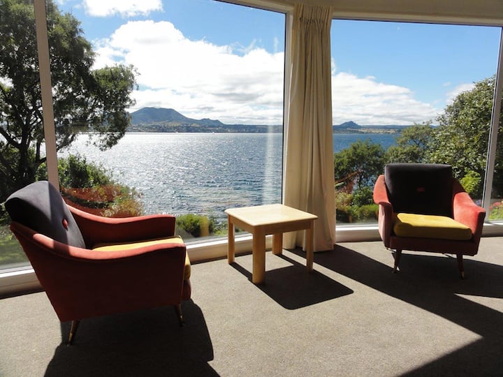 Total Lakefront Privacy - Taupo