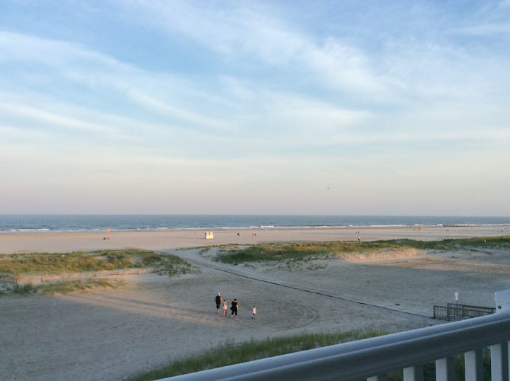 Wildwood Crest Beachfront 1 Bedroom Condo/parking - Wildwood Crest, NJ